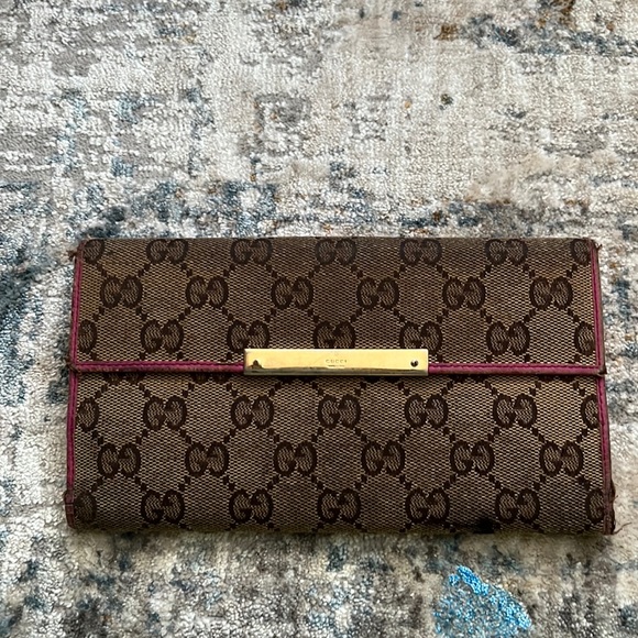 Gucci | Bags | Gucci Pink Wallet | Poshmark